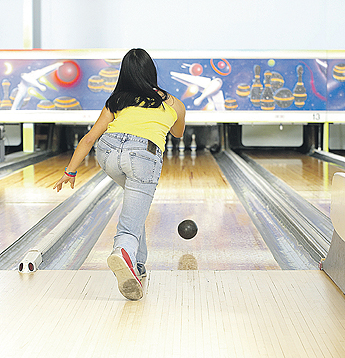 ¡Eso es una "chuza"! * El boliche es un entretenimiento que necesita ...