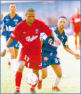 A. Blanco por Panamá * Alberto Blanco con la pelota