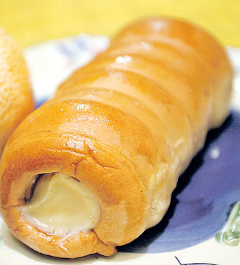 Pan con Crema Pastelera * Pan con Crema Pastelera.