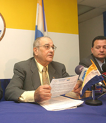 Endara pide audiencia al Papa * Guillermo Endara.