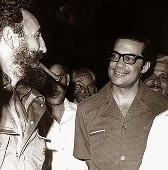 Pura risa con Fidel * Nicolás Ardito Barletta con Fidel.