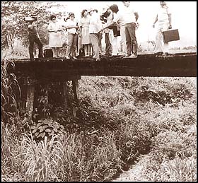 Puente sobre la quebrada "El Roblito" donde fue encontrado el Dr. Hugo ...