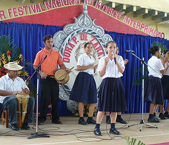 CRITICA EN LINEA: un exito festival dora de zarate