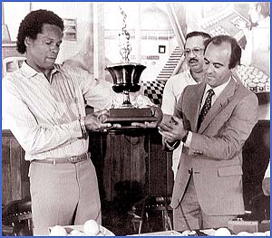 Homenaje a Carew * Rodney Cline Carew en un acto en 1985