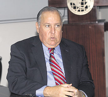 CRITICA EN LINEA: martinelli dice que vallarino declara un dolar de salario